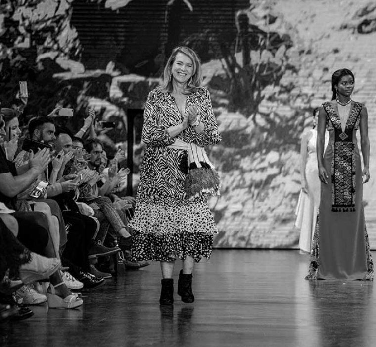 Lydia Lavín - Frontón México